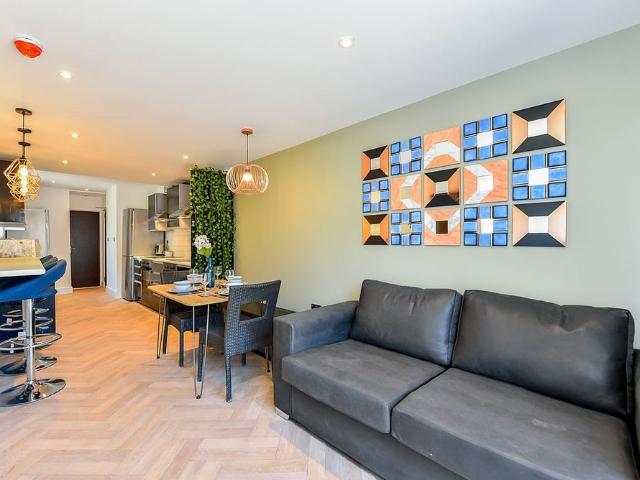 Room in a Shared House, Woodcroft Road, CR7