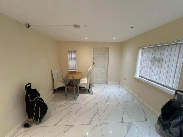 Room in a Shared House, Woodhill Crescent Kenton, HA3