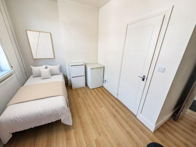 Room in a Shared House, York Road, B23