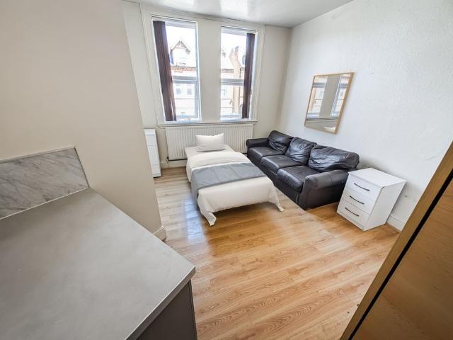Room in a Shared House, York Road, B23