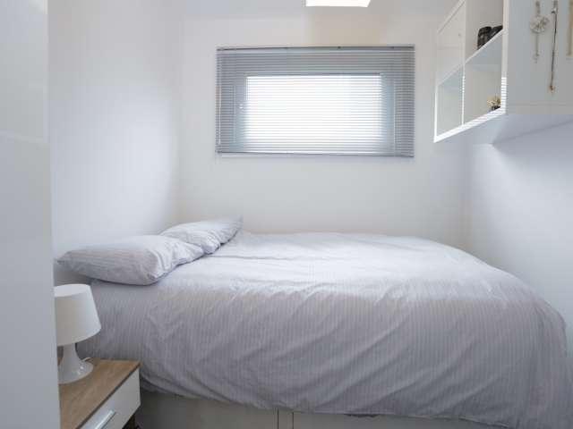 Room in a shared 4 bedroom apartment in London