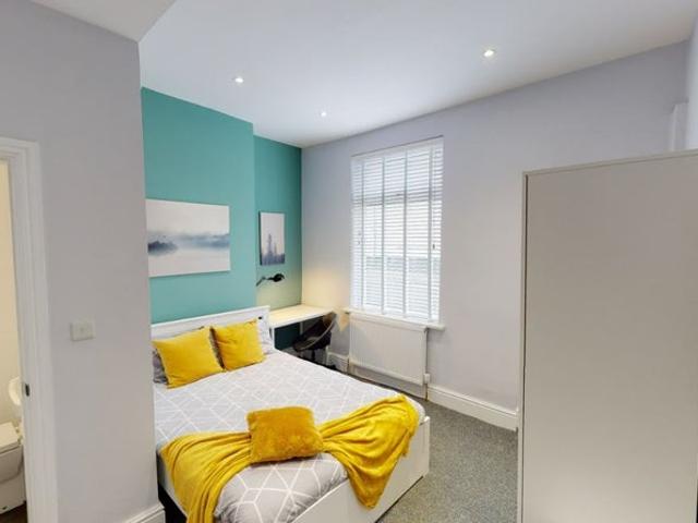 Room in a Student House on Strawberry Road!
