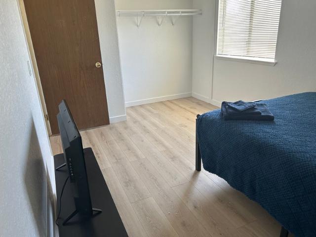 Room in a quiet, friendly neighborhood Very comfor