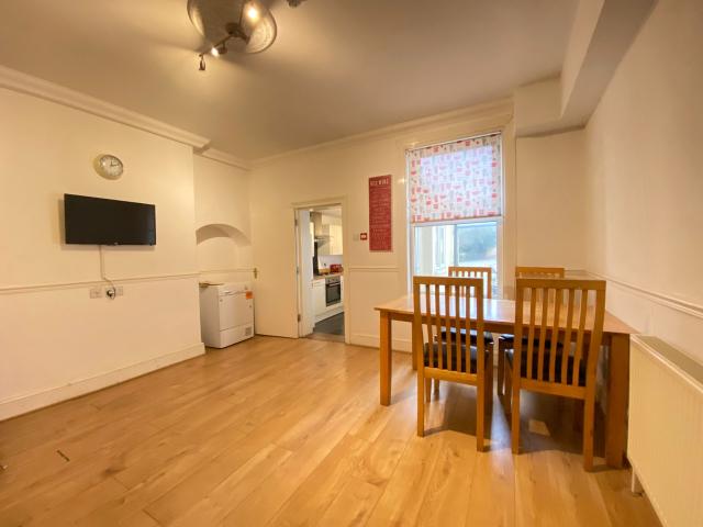 room in Albany Terrace, Chatham