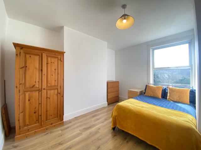 room in Albany Terrace, Chatham