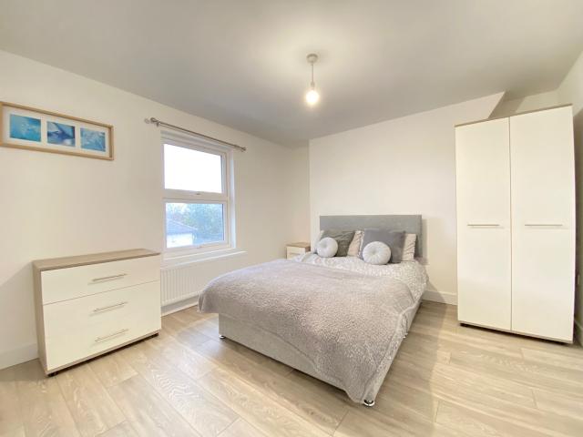 room in Albion Road, Gravesend