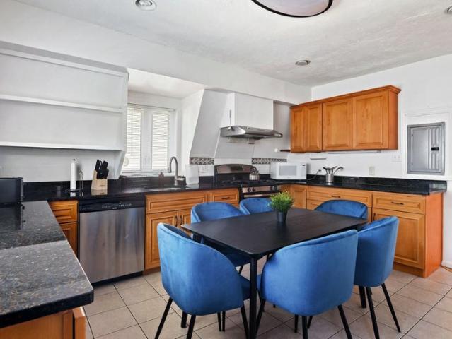 Room in Allston on a flexible lease