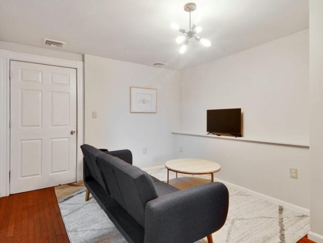 Room in Allston on a flexible lease