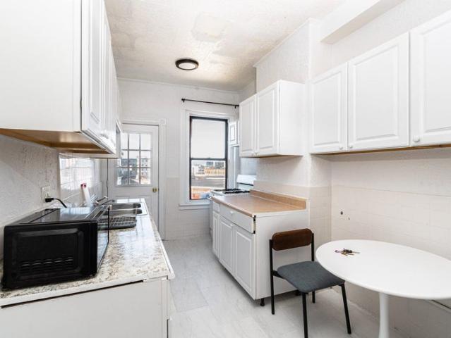 Room in Allston on a flexible lease
