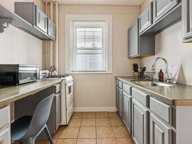Room in Allston on a flexible lease