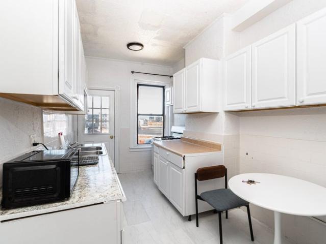 Room in Allston on a flexible lease