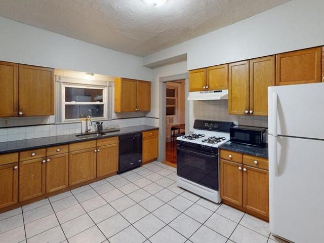 Room in Allston on a flexible lease
