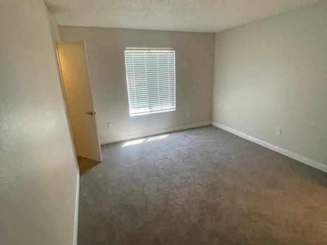 Room in apartment in N Las Vegas