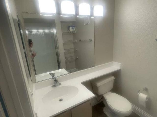 Room in apartment in N Las Vegass
