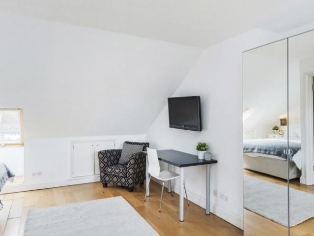 room in Arminger Road