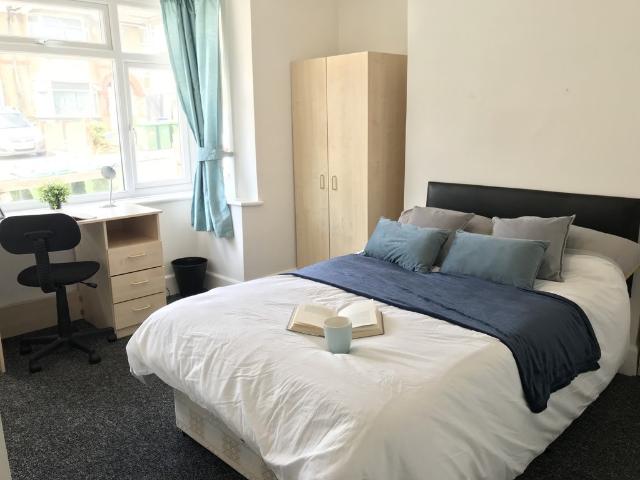 room in Arnold Road, Southampton