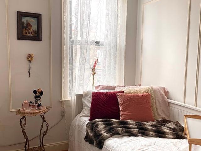 room in Astoria 3 bedroom available 10/1