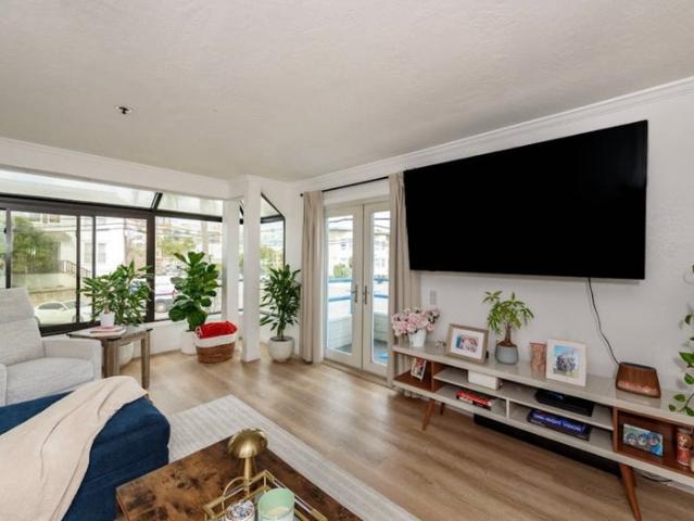 Room in Bankers Hill