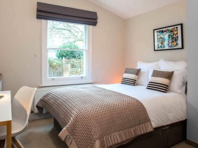 room in Battersea