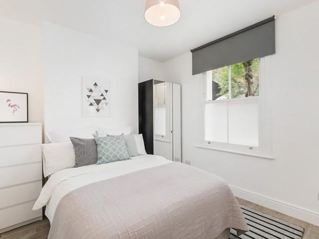 room in Battersea