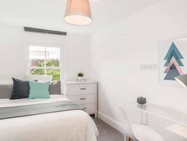 room in Battersea