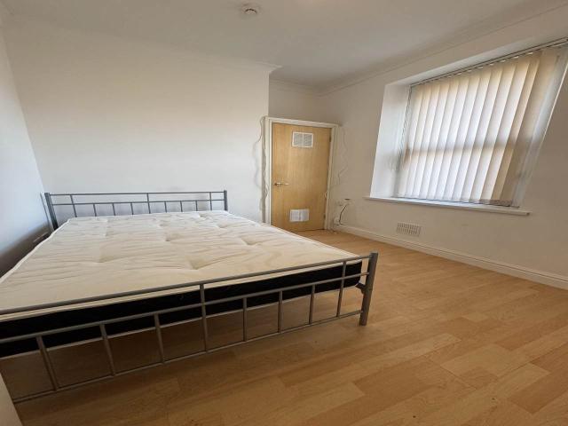 room in Bedford Street, Roath, Cardiff