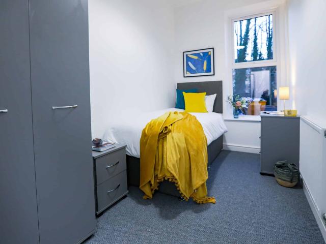 room in Belgrave Road, Gloucester, GL1