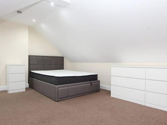 Room in Borehamwood