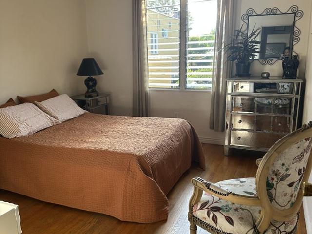 Room in bright and lovely vintage spanish condo