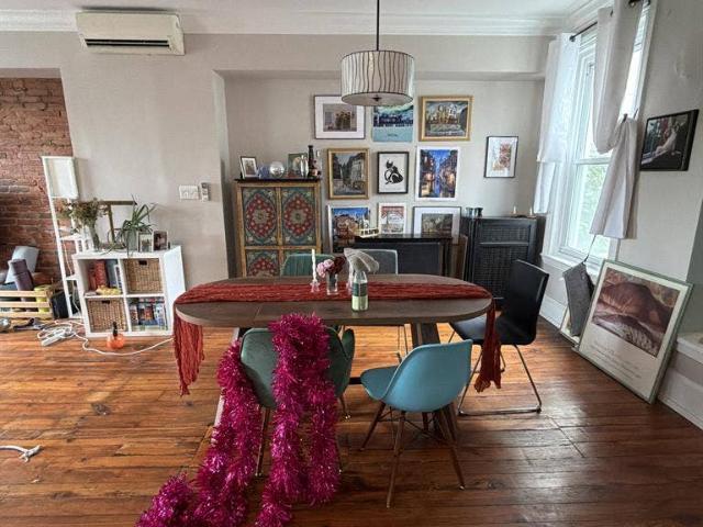 Room in bright, spacious rowhome!