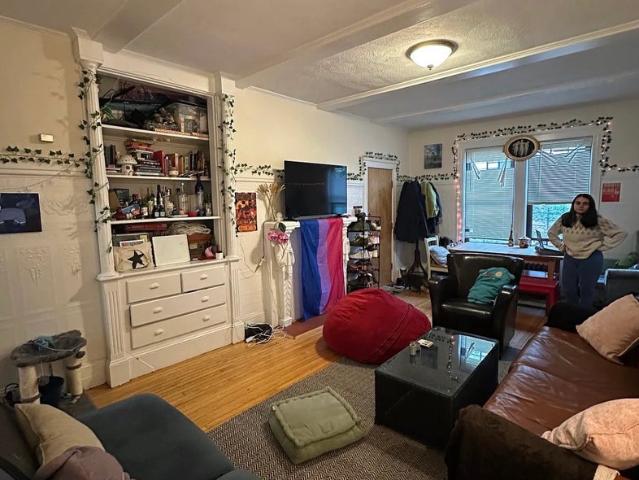 Room in Brighton 2 bd! Plz HMU!