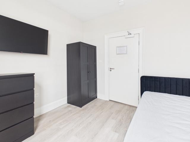 room in Bristol Road, Gloucester, GL1