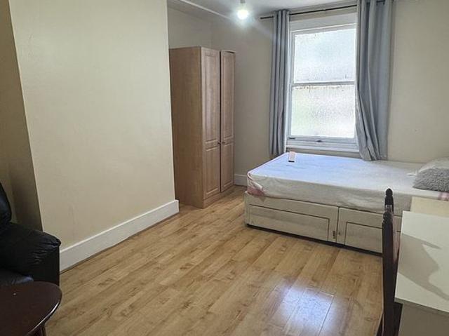 Room in Bromley