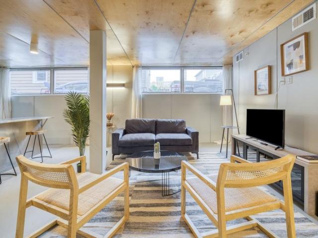 Room in Brookland on a flexible lease