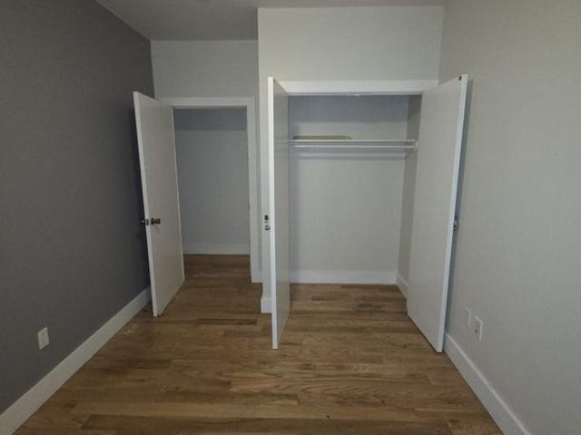 Room in Brooklyn. Laundry in Apartment