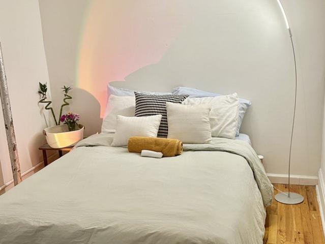 Room in Calm, Zen, Large Apartment