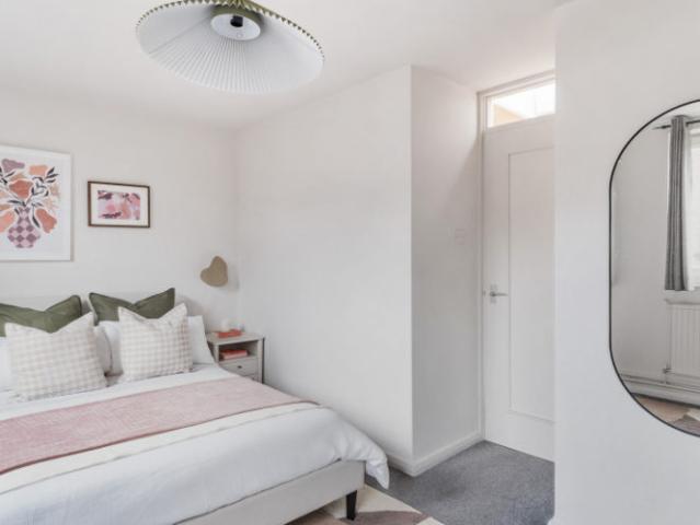 room in Calshot Street