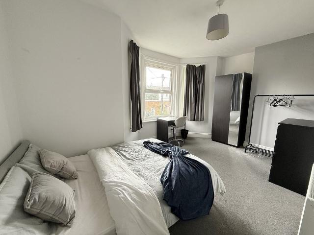 room in Cambridge Road, Southampton
