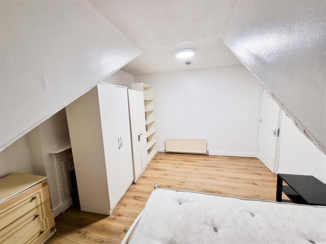 room in Cameron Road, Croydon