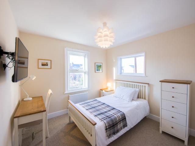 room in Caversham Road, Reading