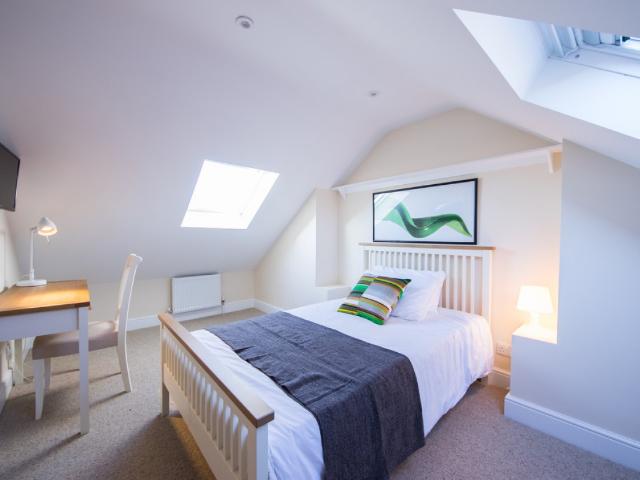room in Caversham Road, Reading