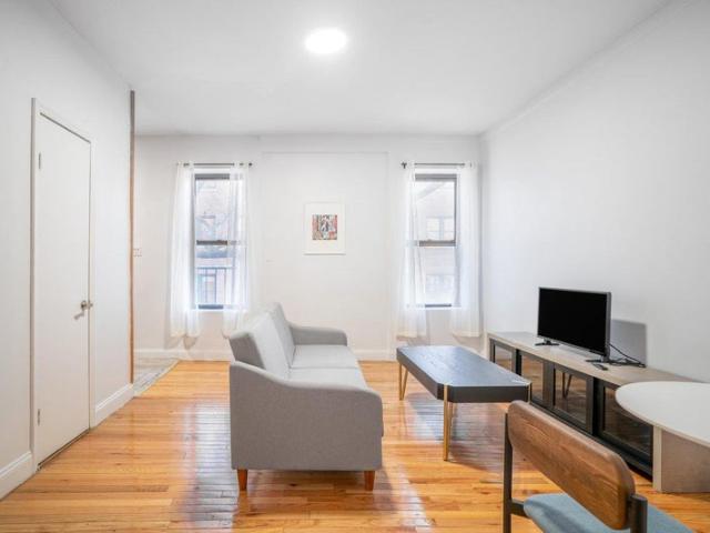 Room in Central Harlem on a flexible lease