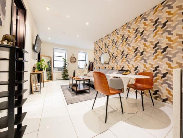 Room in Central Harlem on a flexible lease