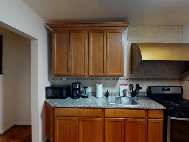 Room in Central Harlem on a flexible lease