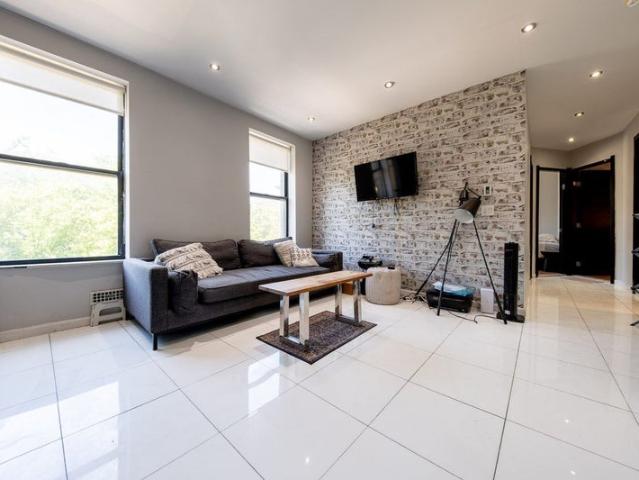 Room in Central Harlem on a flexible lease