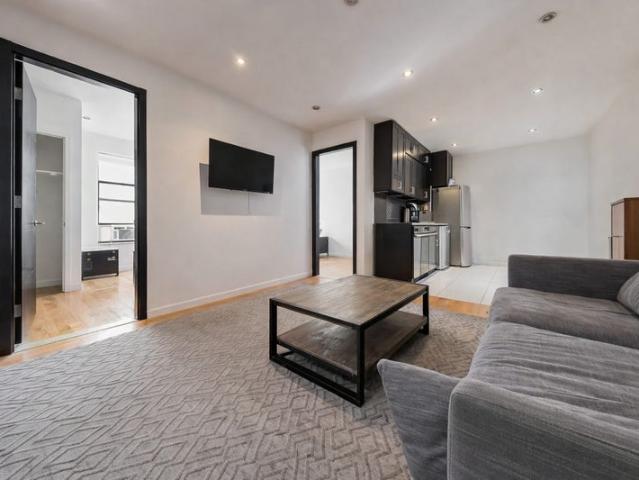 Room in Central Harlem on a flexible lease