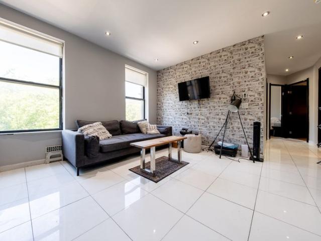 Room in Central Harlem on a flexible lease