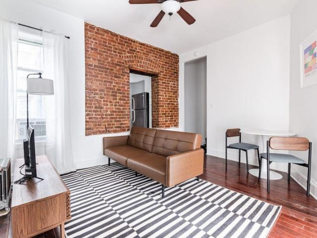 Room in Central Harlem on a flexible lease