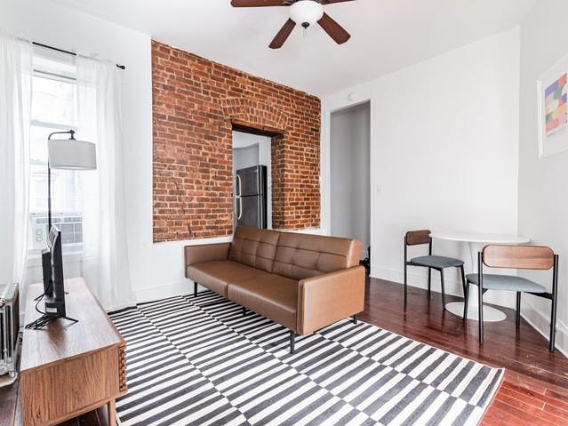 Room in Central Harlem on a flexible lease