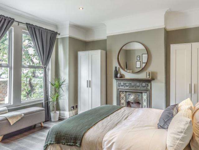 room in Chandos Avenue